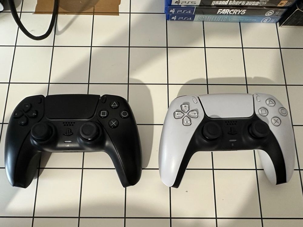 PlayStation 5 (2 TB) mit 2 Controllern und 21 Spielen (Neu (gemäss ...