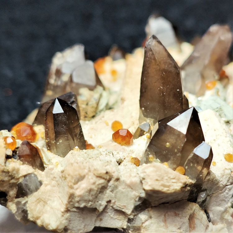 SELTENER RAUCHQUARZ mit Orangefarbener SPESSARTIN-GRANAT (Neu (gemäss Beschreibung)) in Balerna ...