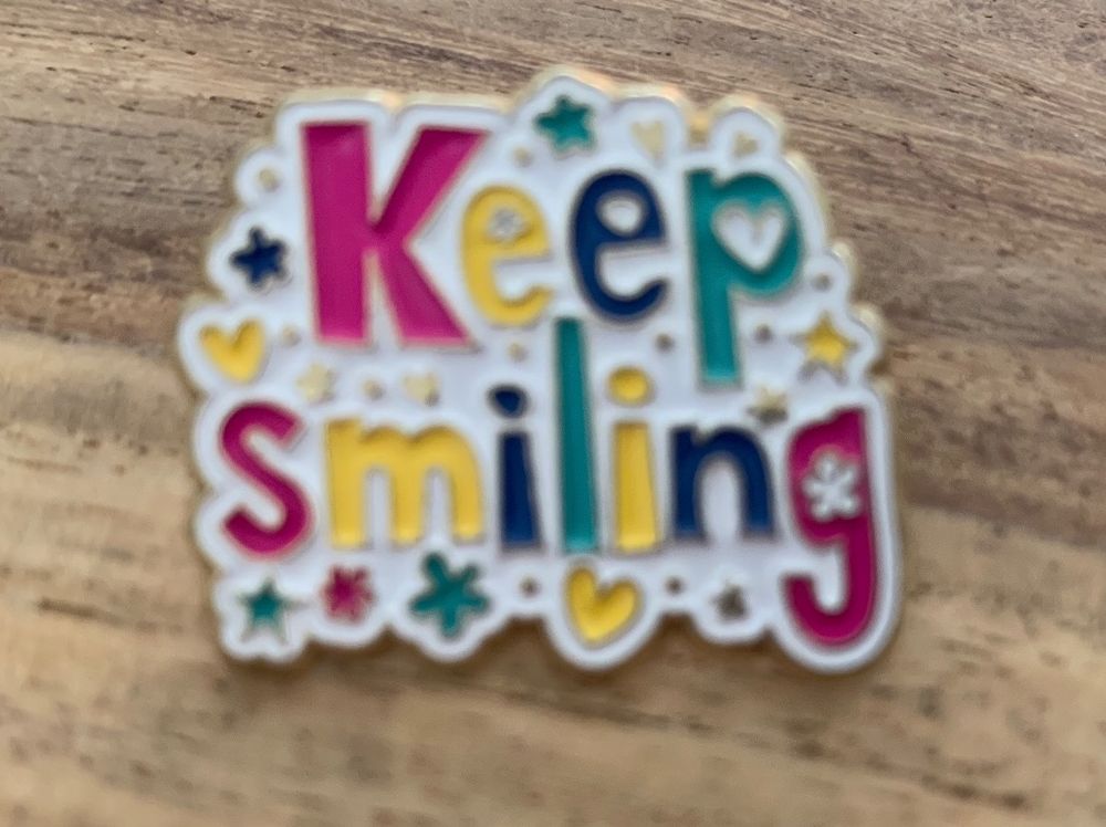 Pin Keep Smiling | Kaufen auf Ricardo