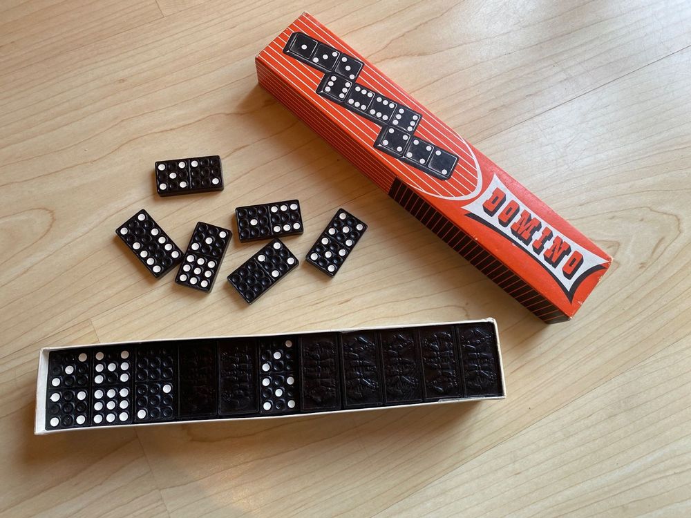 Retro Domino Spiel schwarz/weiss mit Box (Gebraucht) in Edlibach für ...