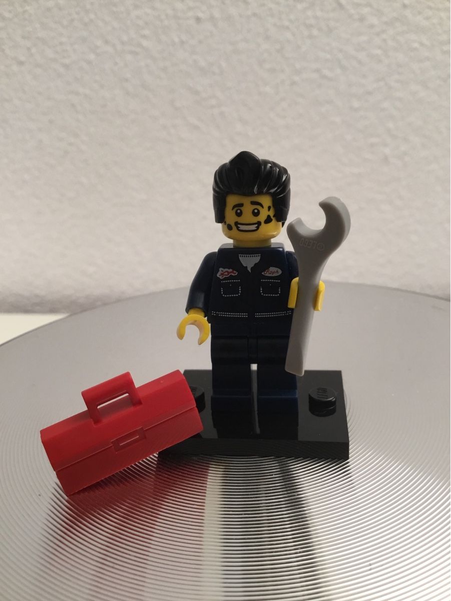 Lego Minifigures Mechanic 🔧 Serie 6 von 2012 (Gebraucht) in Willisau für CHF 7 – mit Lieferung ...