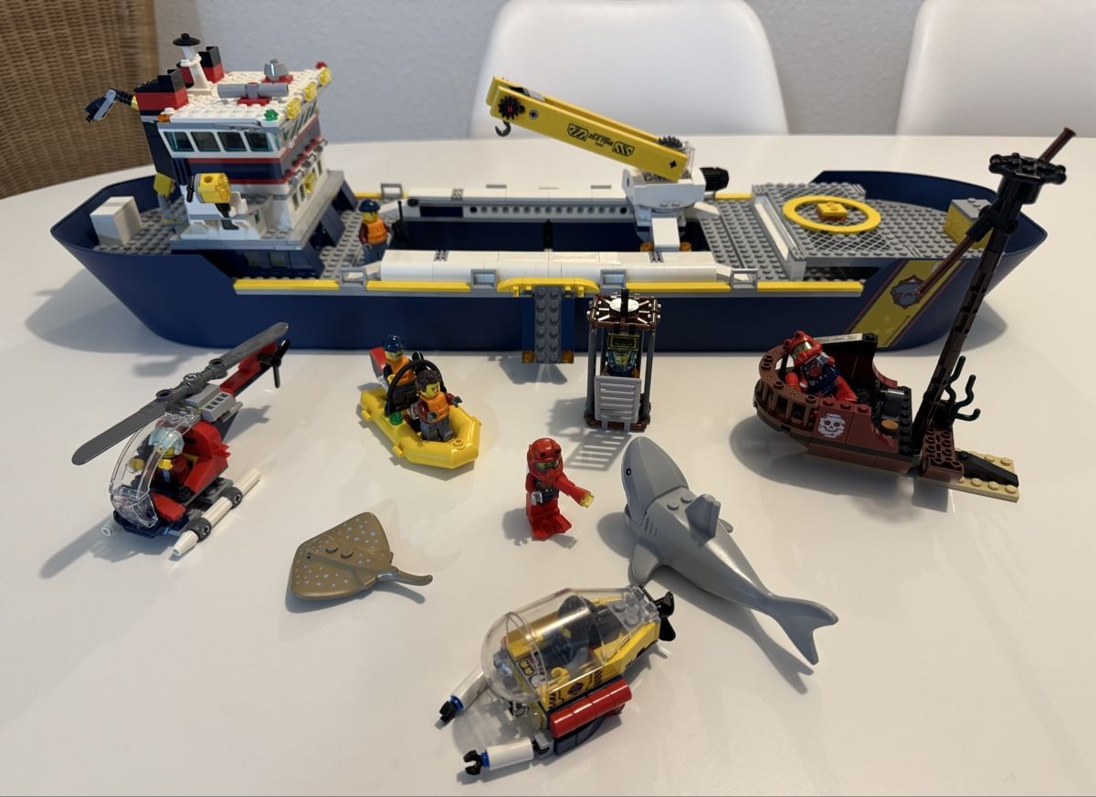 LEGO CITY 60266 Le bateau d’exploitation océanique (D'occasion) à ...