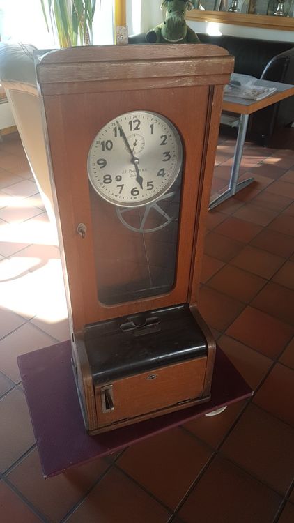 Alte Stempeluhr J.F Pfeiffer AG zum restaurier (Defekt) in Dettighofen für CHF 52 – nur Abholung ...