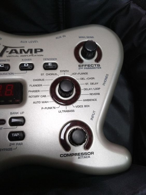 Behringer Bass V Amp with Gig Bag and Footswitch! Like NEW!! | Kaufen ...