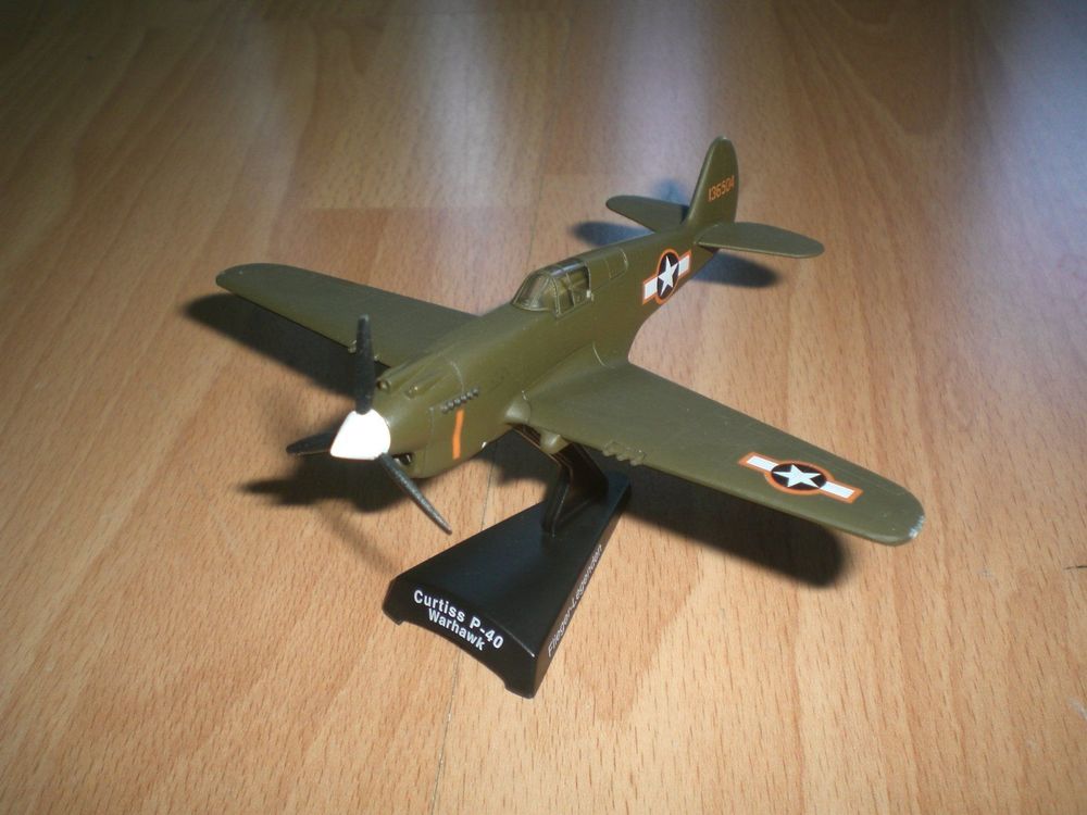 1:100 Curtiss P-40 Warhawk | Kaufen auf Ricardo