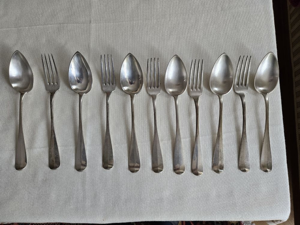 Antikes Silberbesteck 11-teilig, Monogramm JF (Gebraucht) in Bern für CHF 385 – mit Lieferung ...