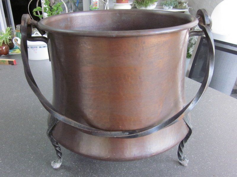 Grosser Kupfertopf mit schmiedeisernen Füssen und Henkel | Kaufen auf Ricardo