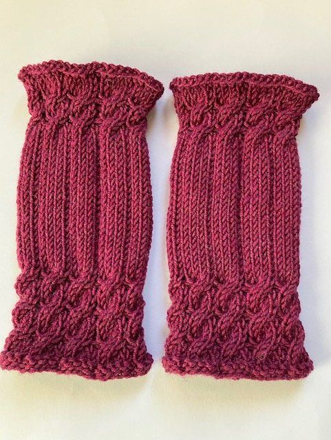 Pulswärmer "Bordeaux" / Zopfmuster mit Daumenloch (Neu und originalverpackt) in Basel für CHF 16 ...