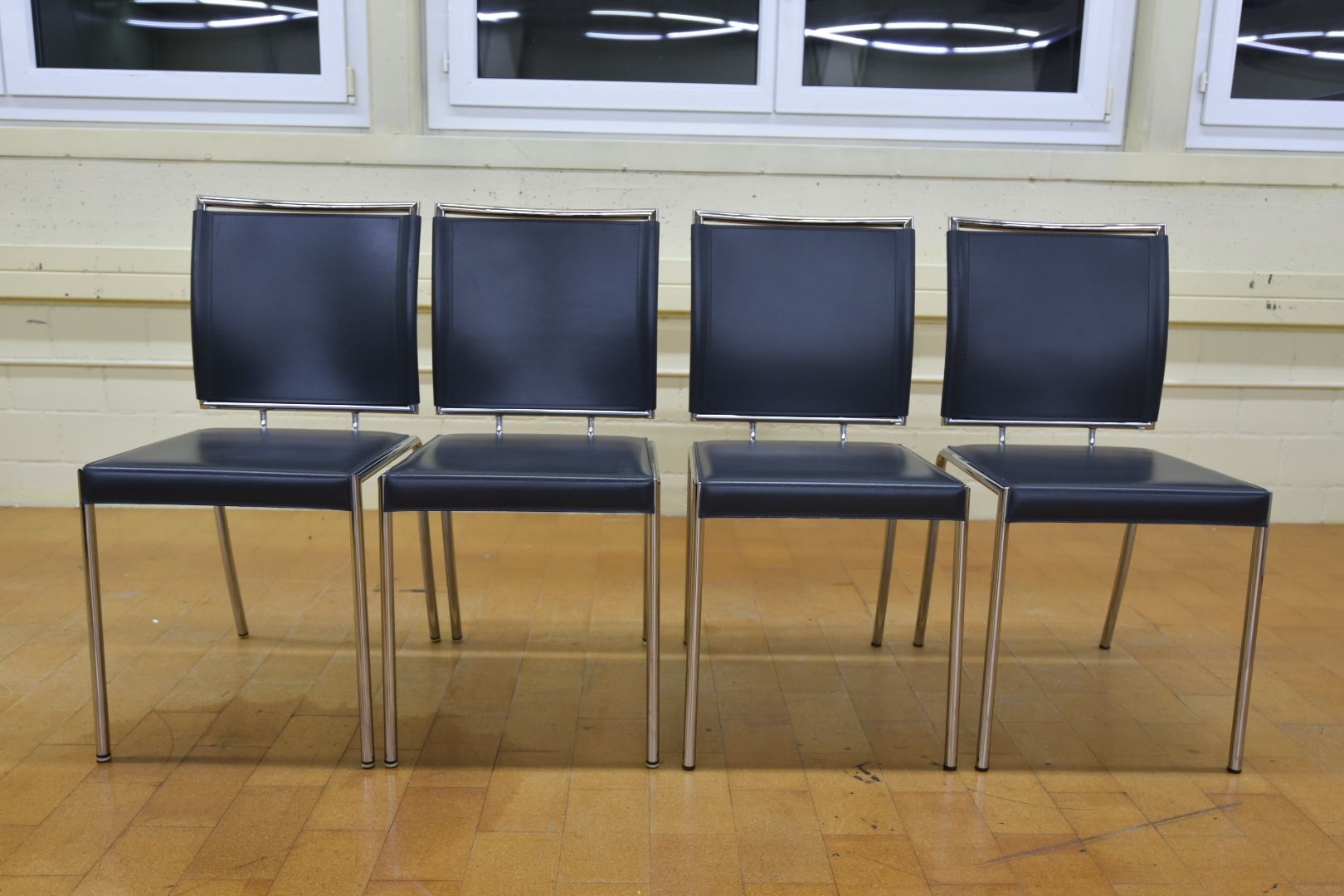 Designer Stühle aus Leder und Stahl aus Italien (Gebraucht) in ...