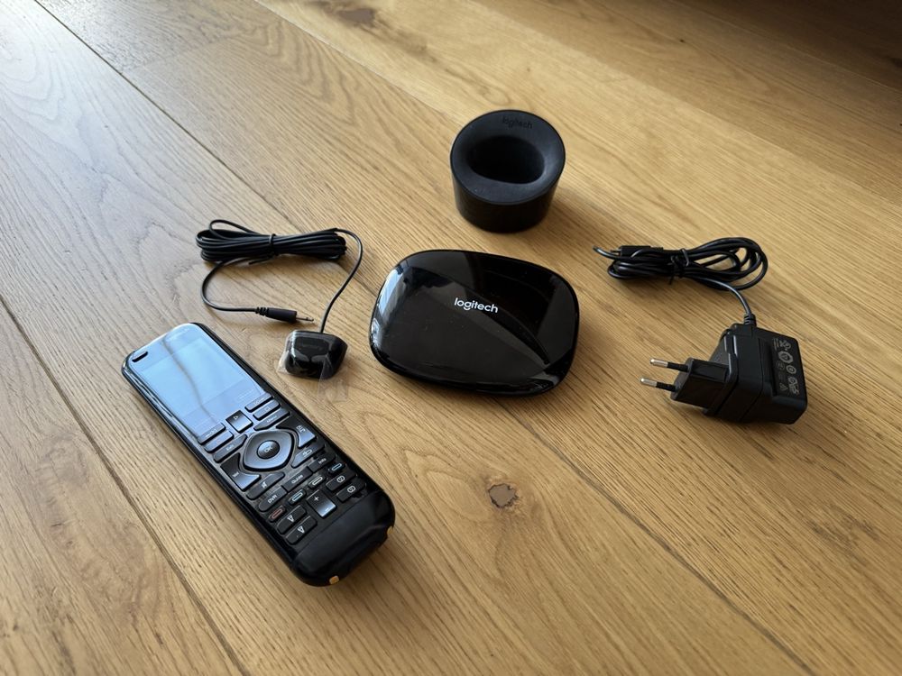 Logitech Harmony Elite with Hub Universal Remote (Gebraucht) in Horgen ...