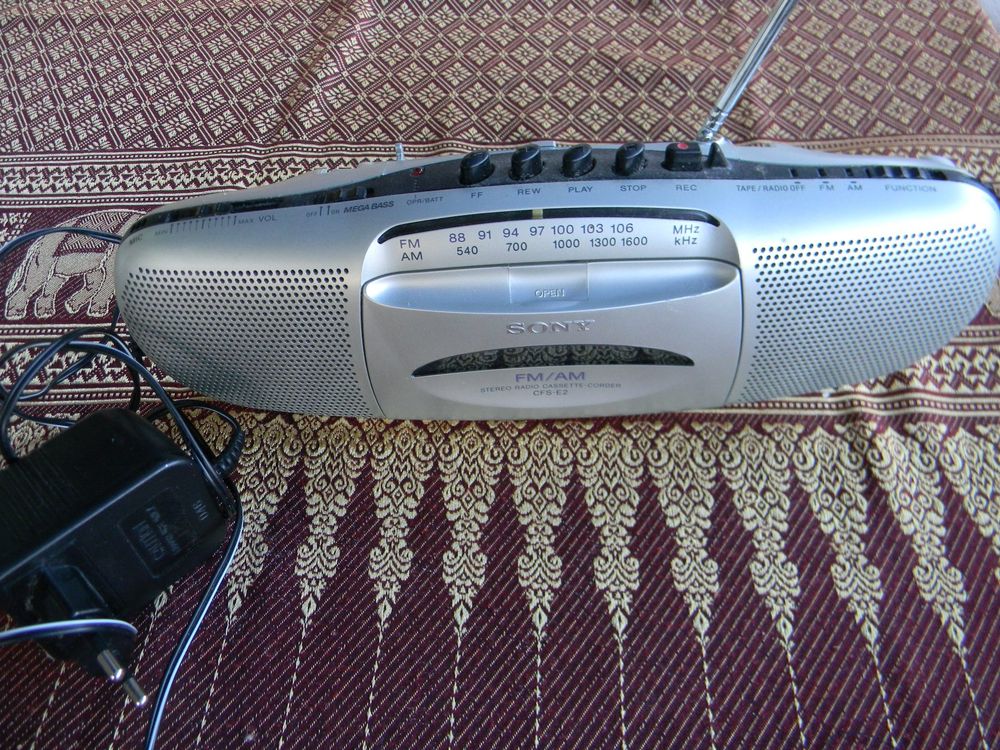 radio-cassette Sony (piles et secteur) modèle CFS-E2 (Gebraucht) in ...
