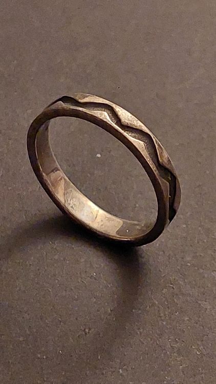925 Silber Ring mit coolem, schwarzem Zick Zack Muster (Gebraucht) in ...