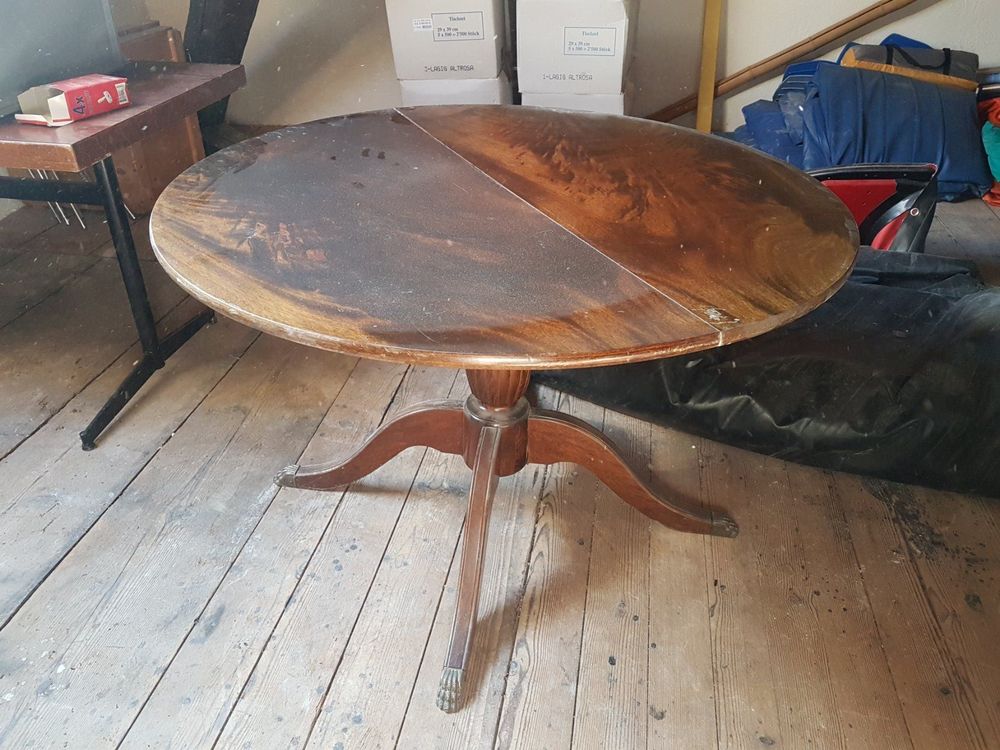 Alter, runder Holz Tisch mit Löwenfüssen | Kaufen auf Ricardo
