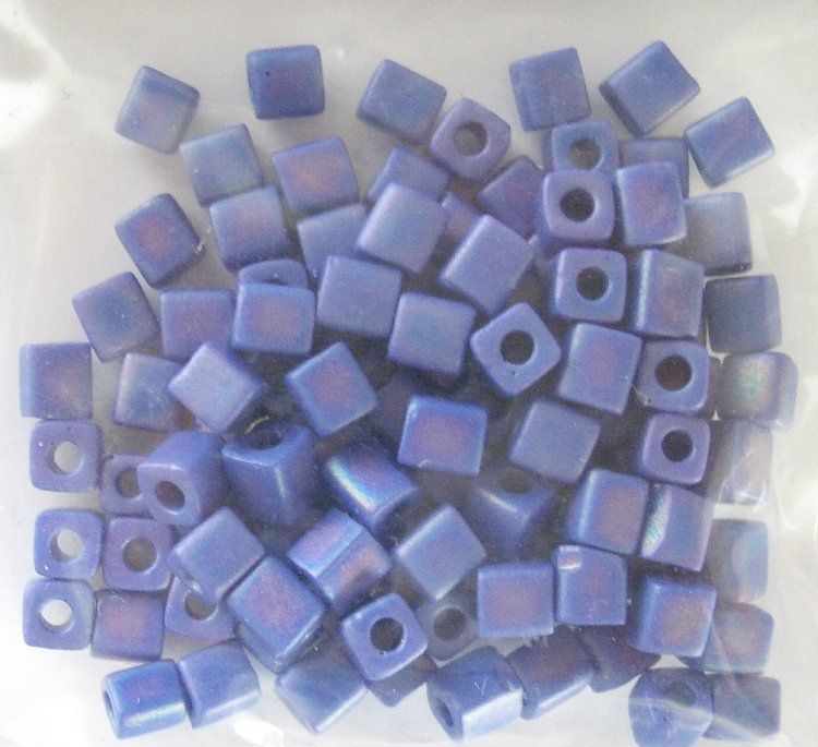 Glaswürfeli Lila irisierend matt 4 mm (Neu und originalverpackt) in Gunzwil für CHF 2 – mit ...