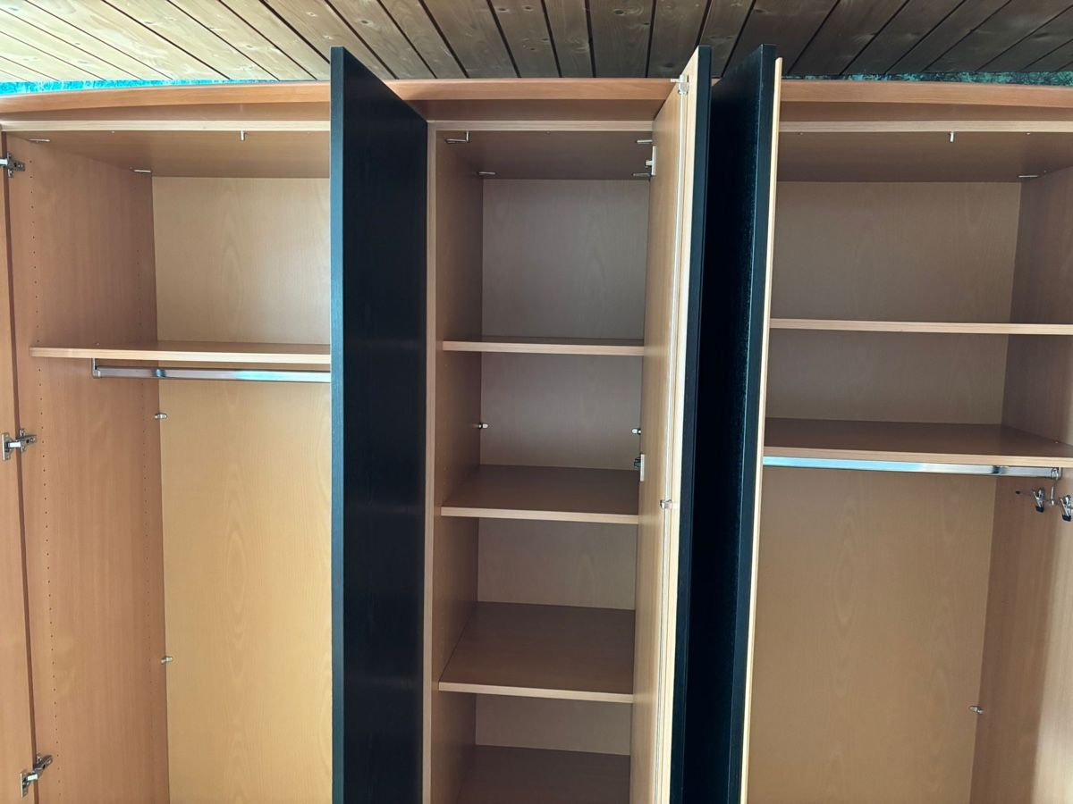 Grosser Kleiderschrank, schwarz mit Spiegel, Top Zustand! (Gebraucht ...