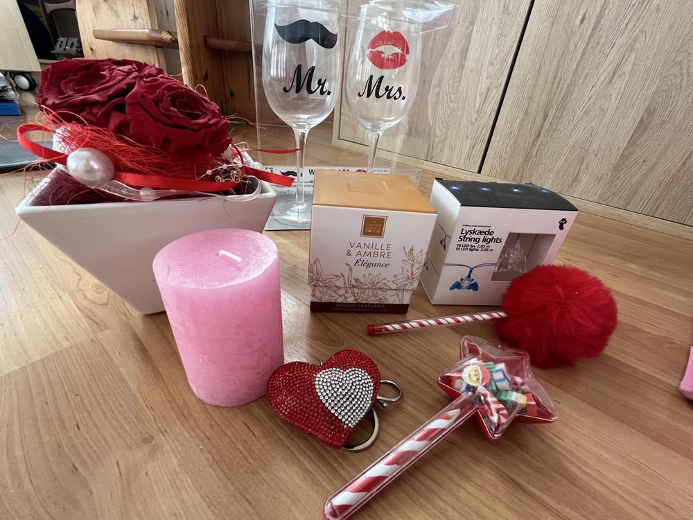 Romantik Deko Set - Mr & Mrs Gläser, Kerze, Rosen Gesteck (Neu (gemäss ...