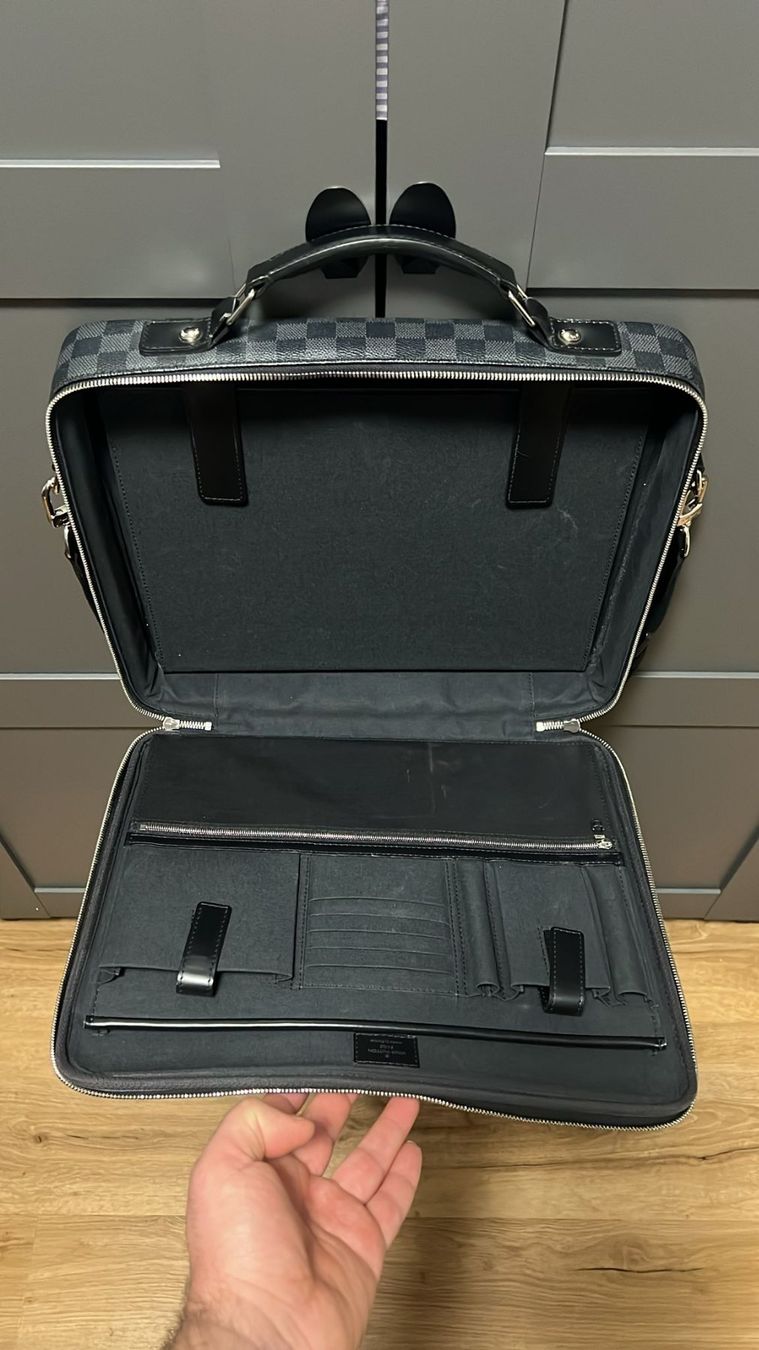 Louis Vuitton Steve Aktentasche im Damier Graphite Canvas (Neu (gemäss ...