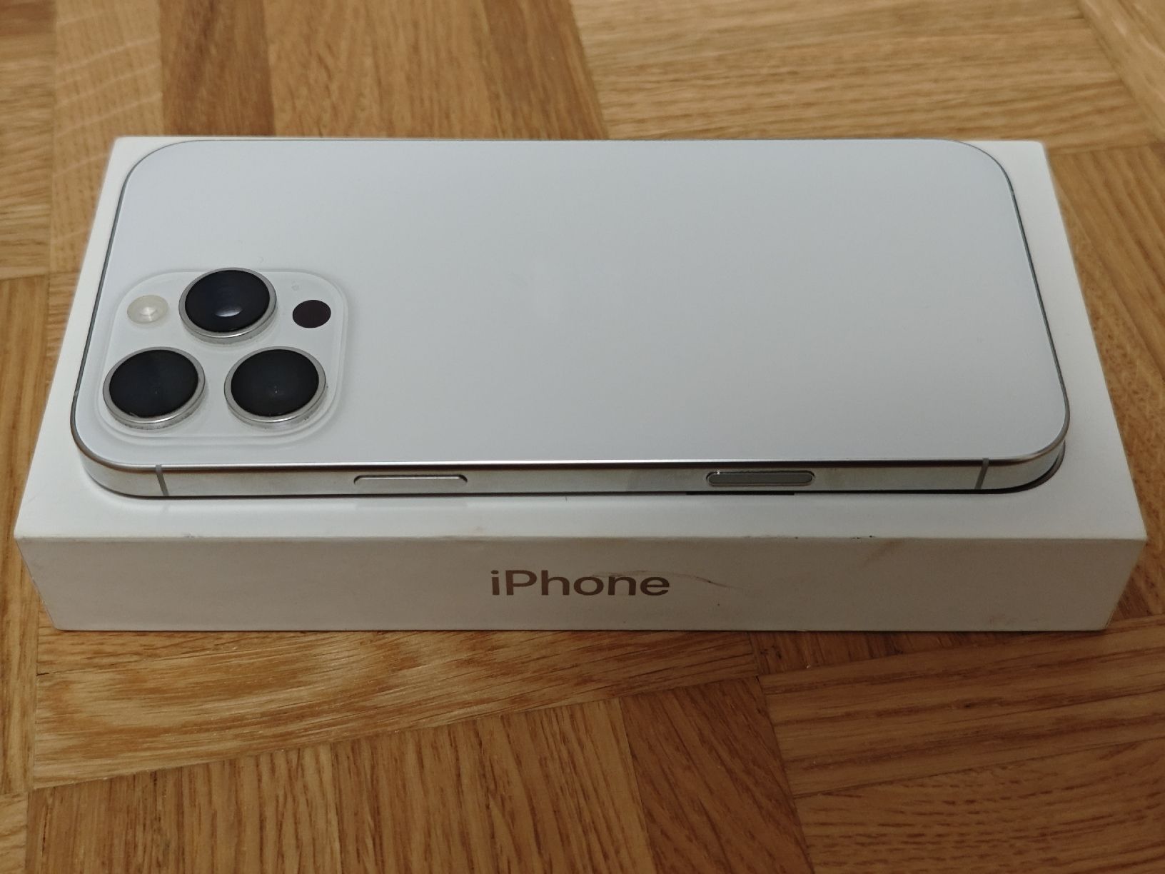 Apple iPhone 16 Pro Max in weiss (Gebraucht) in Volketswil für CHF 699 ...