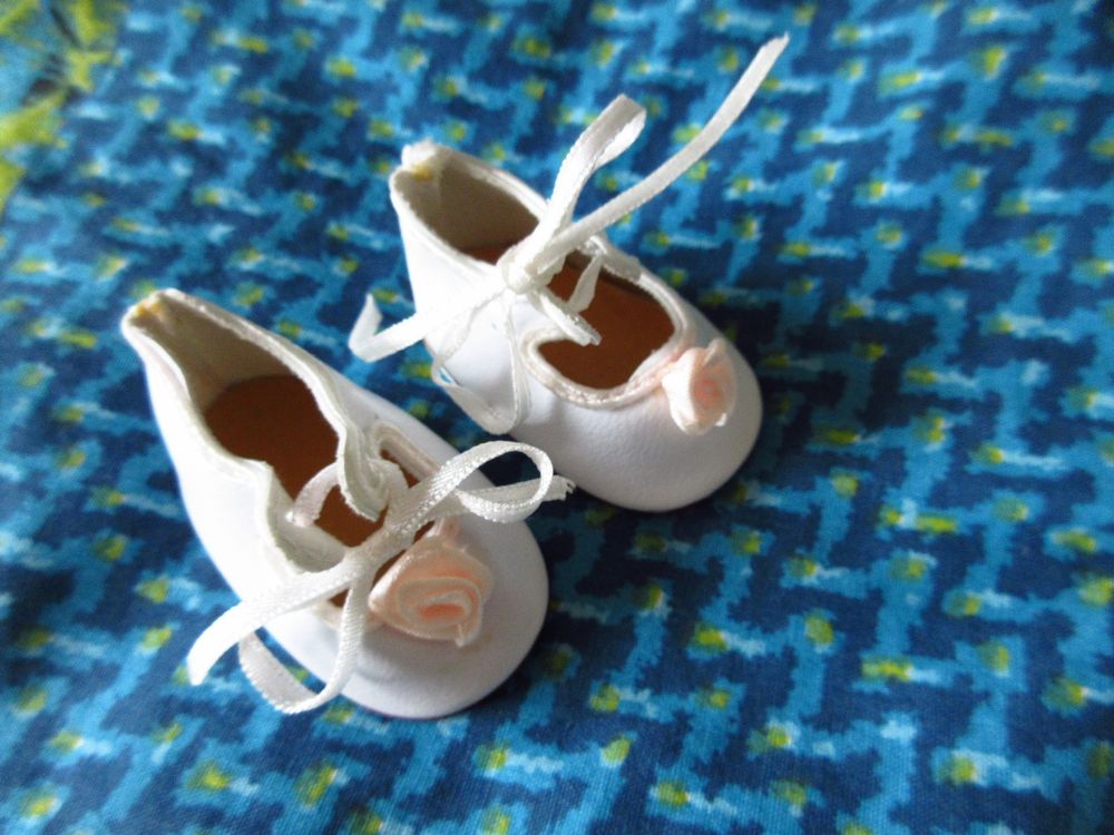 Puppenkleider, Puppenschuhe, 6 cm, Glorex, weiss, Sasha u.a. | Kaufen auf Ricardo