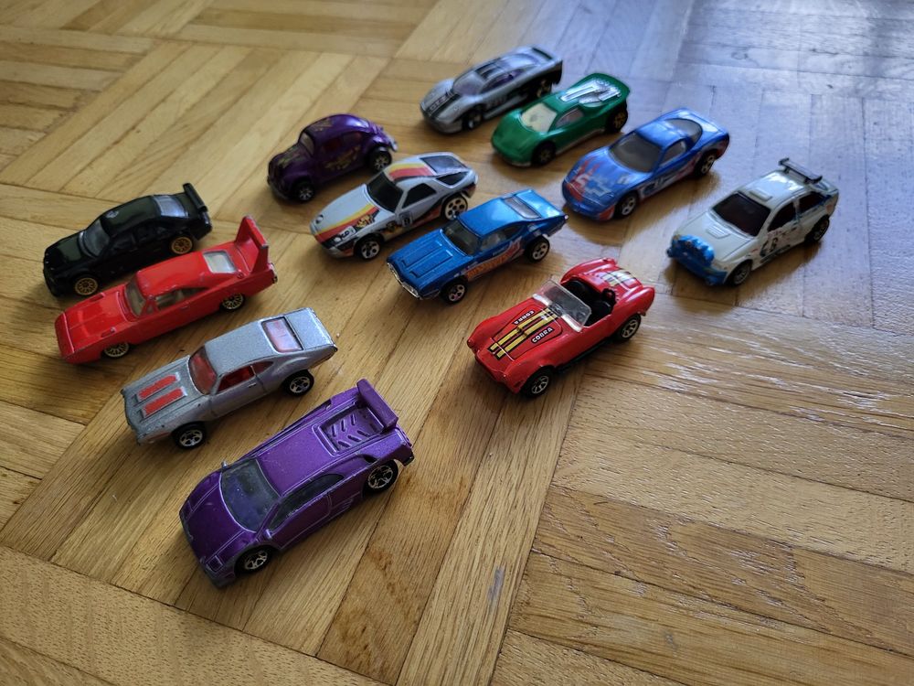Hot Wheels Modellautos/Spielzeugautos 12 Stück (Gebraucht) in Bern für ...