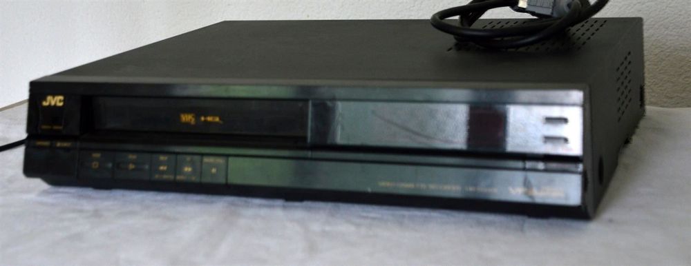 Videorecorder VHS JVC HR-D320E magnétoscope (Gebraucht) in Collonges für CHF 60 – mit Lieferung ...