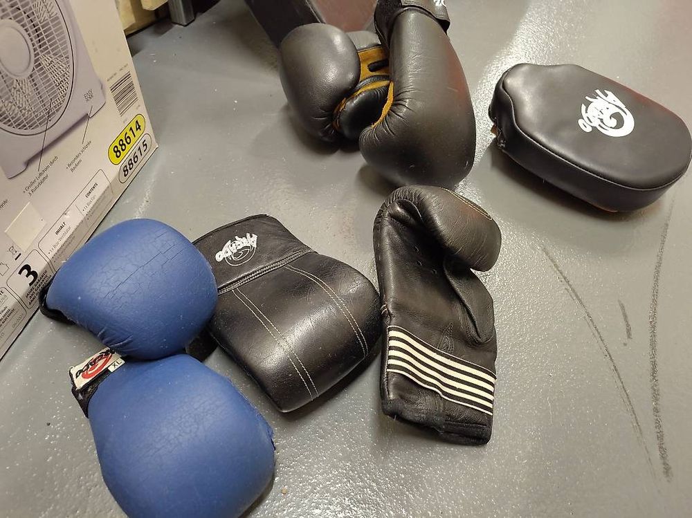 Boxing and Combat Sports Equipment (Gebraucht) in Châtelaine für CHF 10 ...