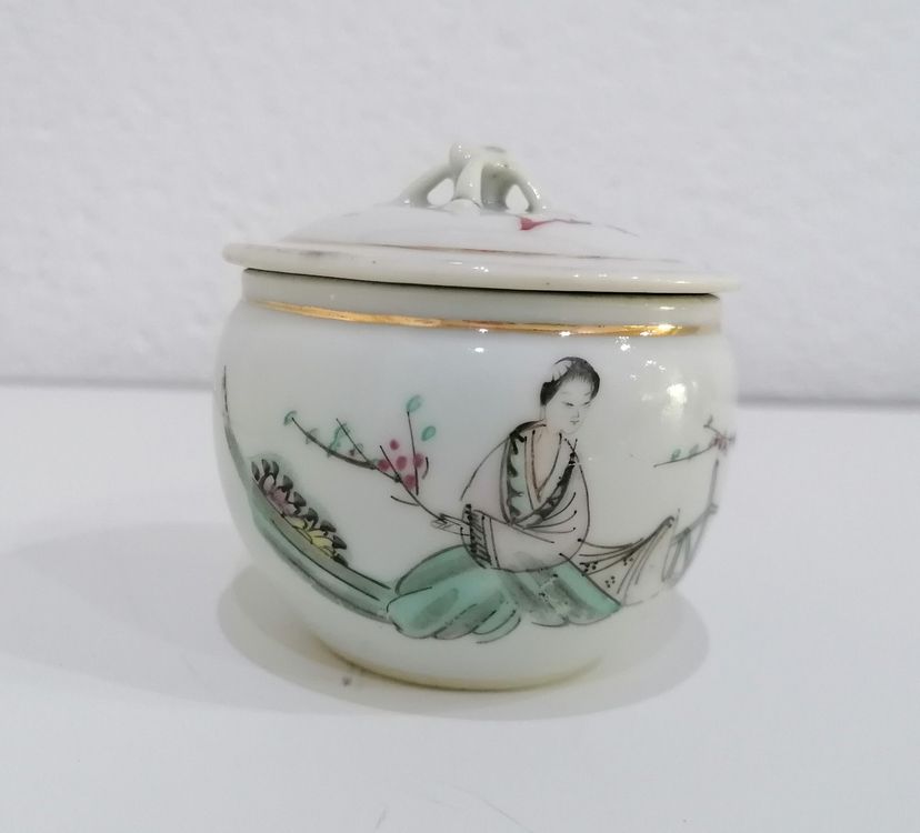 Deckeldose asiatisch mit Frau und Schrift in Keramik (Gebraucht) in Unterengstringen für CHF 6. ...