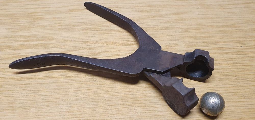 Eine sehr Antike Gewehrkugelzange für Schwarzpulver-Gehwege. | Kaufen ...