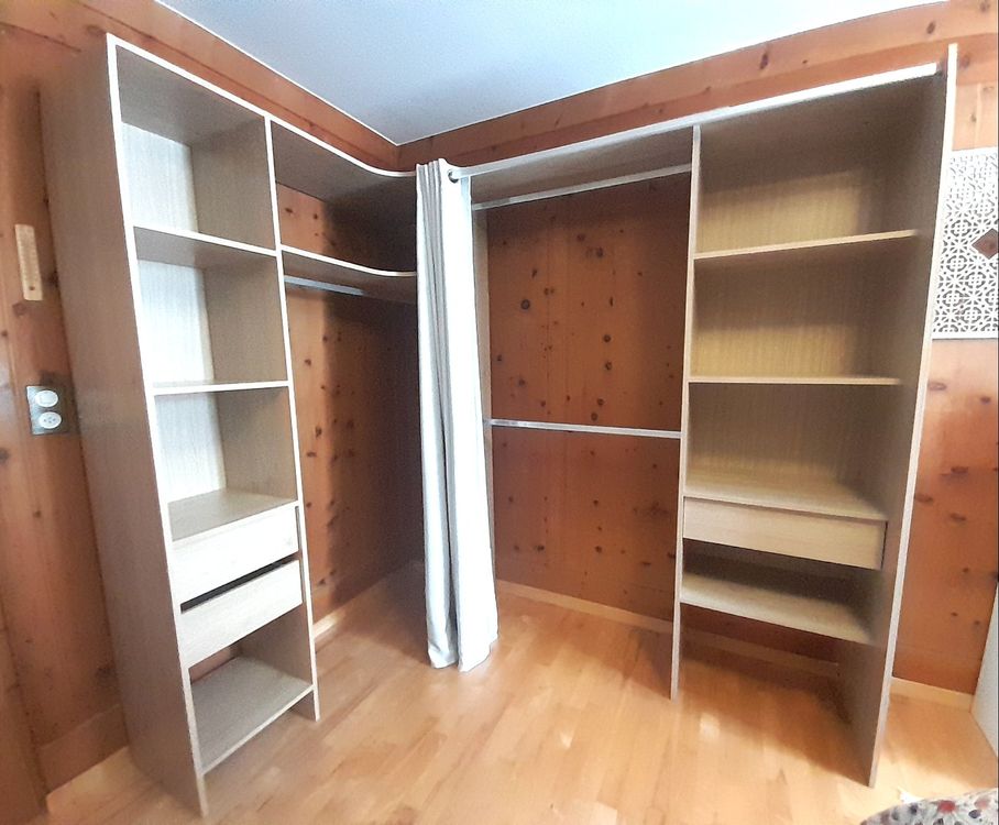 Ausziehbare Kleiderstange mit 2 Vorhängen – 205 cm (Gebraucht) in Zuoz ...