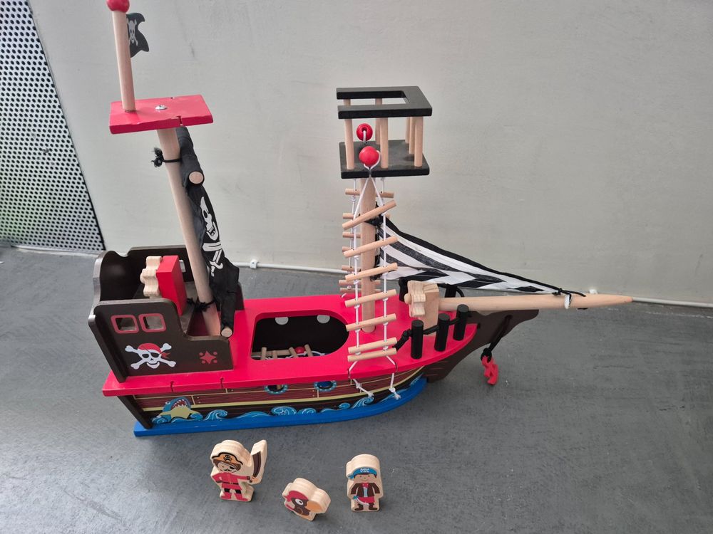 Cooles Holz Piratenschiff mit Figuren (Gebraucht) in Dietikon für CHF 8 ...