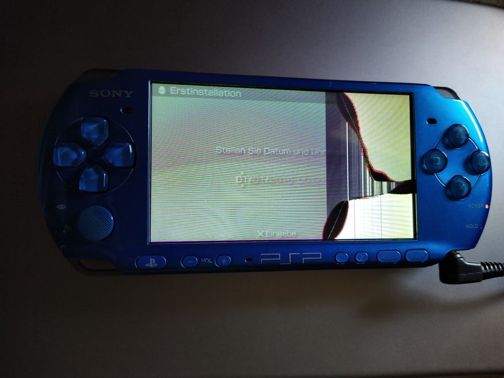 Sony PSP-3004 Vibrant Blue ( Must Replace Lcd ) Working. (Gebraucht) in Bern für CHF 40 – mit ...