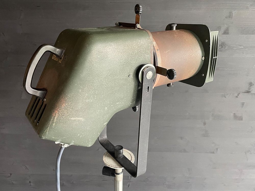 Theater Scheinwerfer mit Stativ | Kaufen auf Ricardo