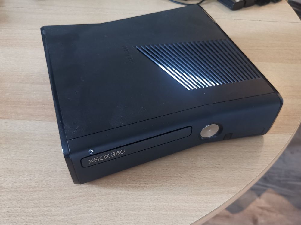 Xbox 360 Model S Bundle ab 1.- | Kaufen auf Ricardo