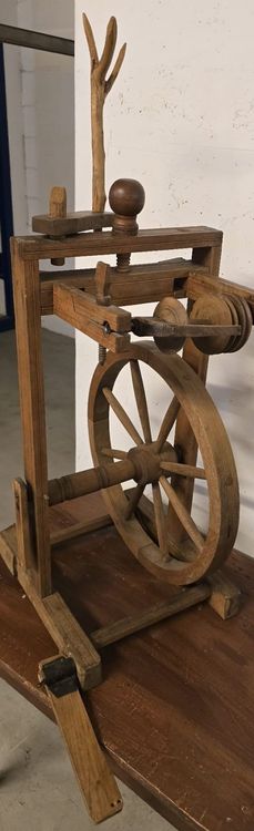 Altes Spinnrad aus Holz (Gebraucht) in Emmenbrücke für CHF 10 – nur ...