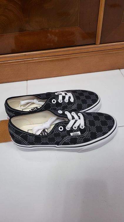 Vans Authentic S38 NEW black (Neu und originalverpackt) in Genève für CHF 42 – mit Lieferung auf ...