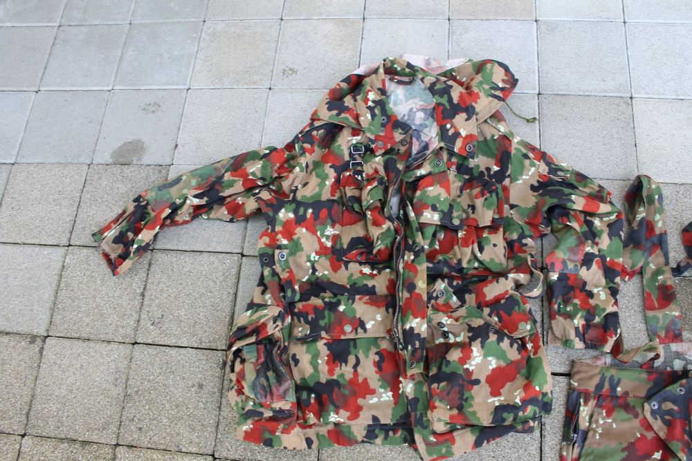 Tarnanzug Mod. 70 CH Armee, Hose Gr. 54-88 und Jacke Gr. 52 | Kaufen ...