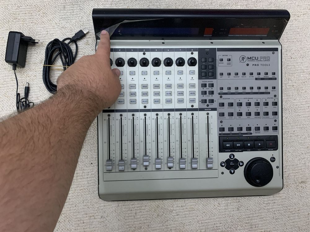 MACKIE MCU PRO 8-CHANNEL MASTER DAW CONTROL SURFACE (Gebraucht) in ...