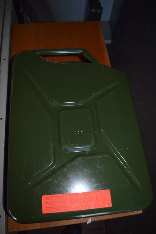 Jerricane essence 20 litres (Gebraucht) in Grandval für CHF 10 – nur ...