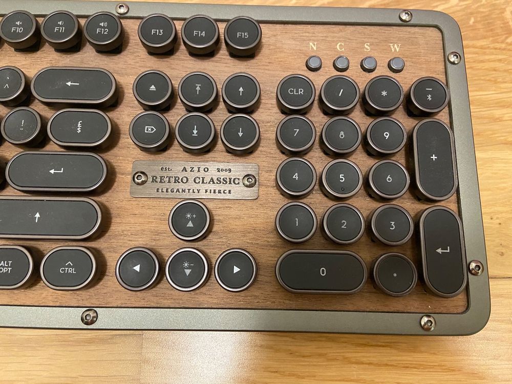 Retro Tastatur von Azio keyboard USB und bluetooth (Gebraucht) in ...