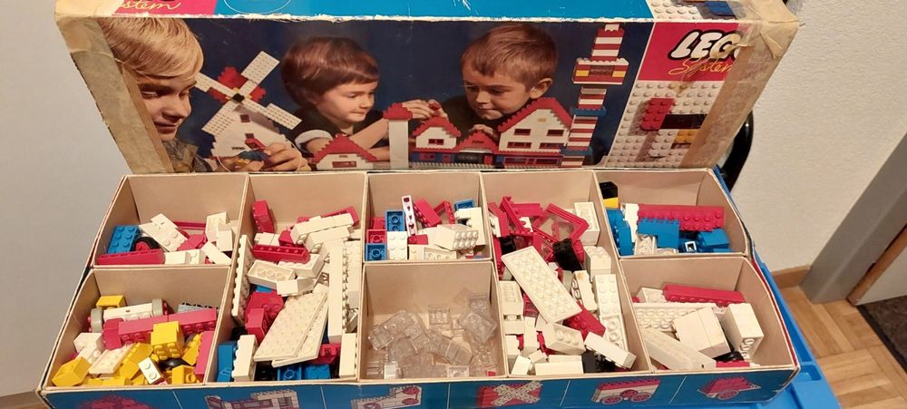 050 LEGO Basic Building Set in Cardboard (1964?) (Gebraucht) in Fribourg für CHF 15.5 – mit ...