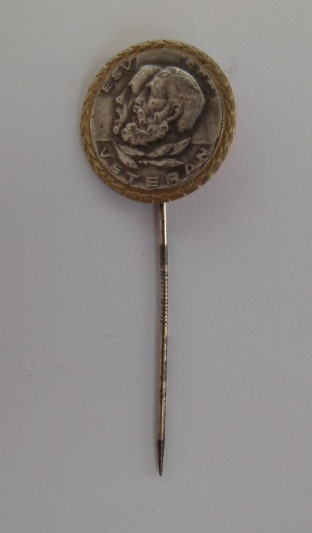 Medaillen, Ehrenabzeichen, ESV Veteran Anstecknadel (Gebraucht) in Kriens für CHF 3 – mit ...