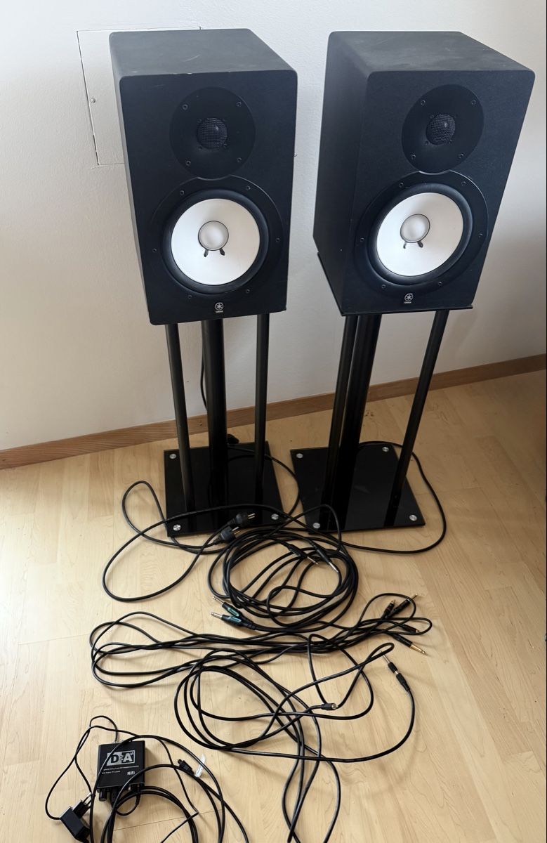 Yamaha HS80M Studio Monitors (2x) w. Stands, cables & DAC (Gebraucht ...