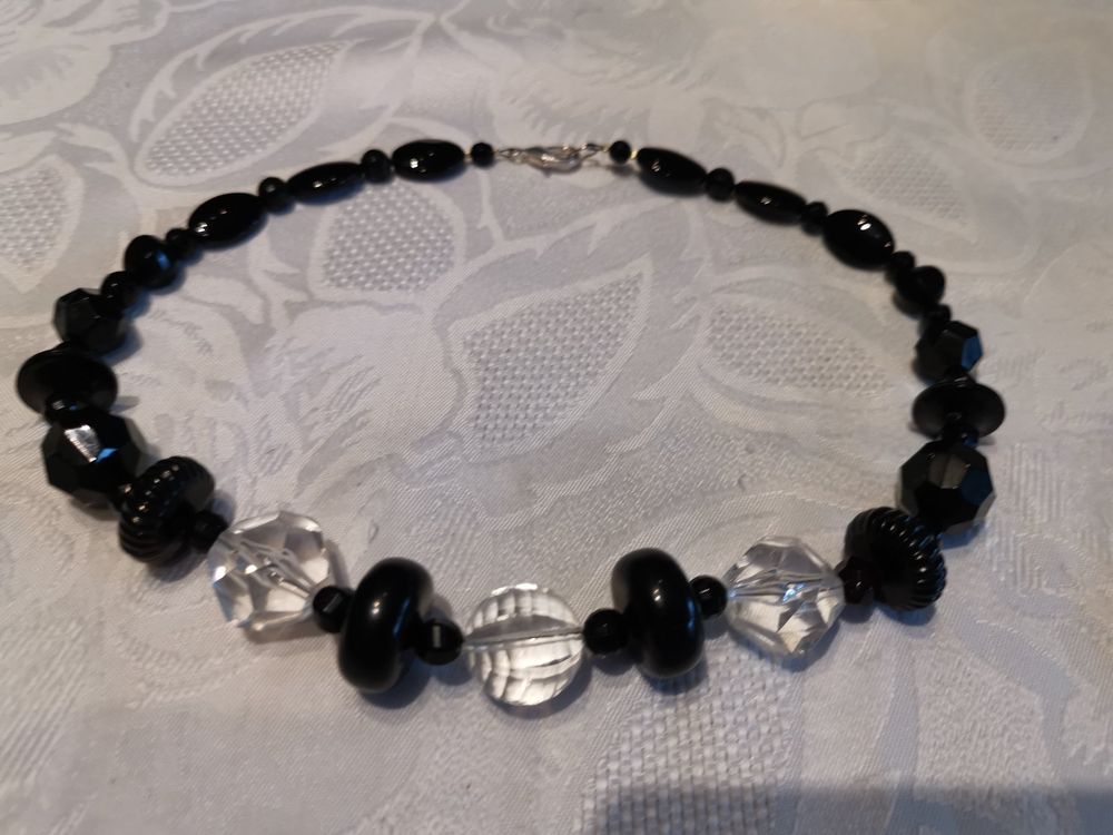 SCH. ELEGANTE VINTAGE KUNSTSTOFFKETTE (Gebraucht) in Allschwil für CHF 10 – mit Lieferung auf ...