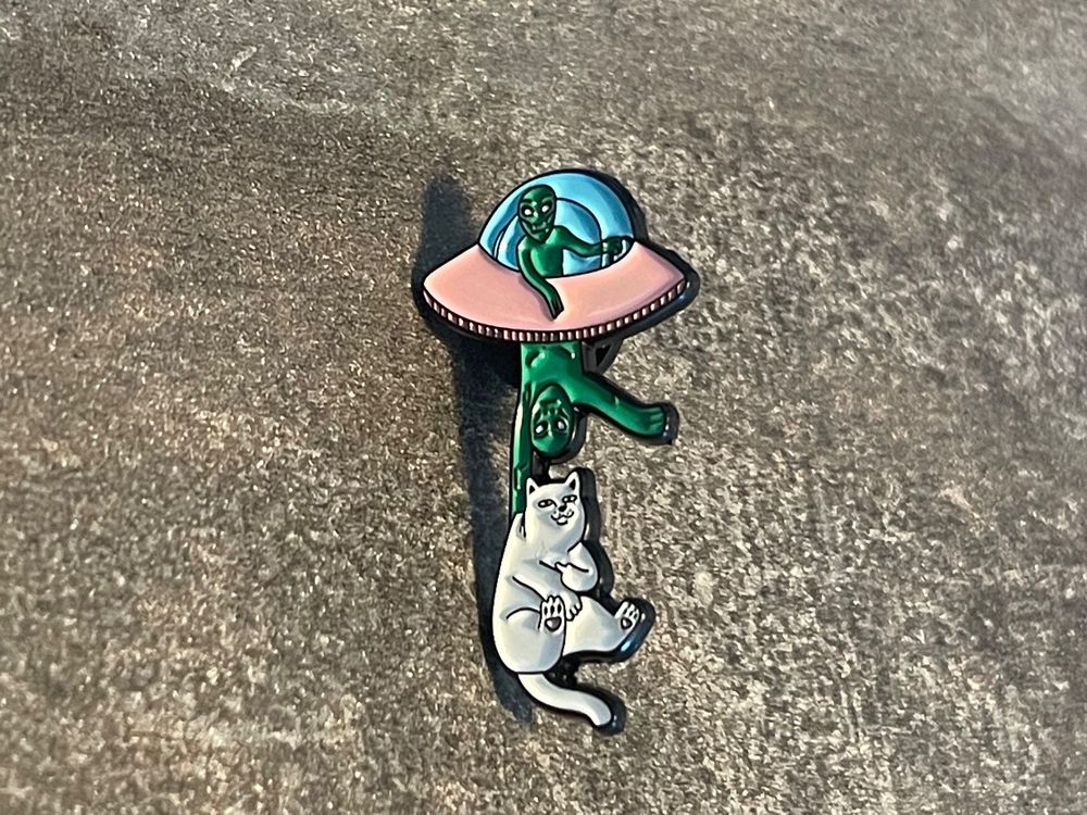 Ripndip Cat Ufo Pin (Gebraucht) in Biel/Bienne für CHF 5 – mit ...