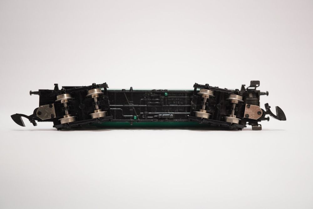 e33 Märklin 8628 DB Tankwagen BP 4-achsig (Gebraucht) in Thun für CHF 16 – mit Lieferung auf ...