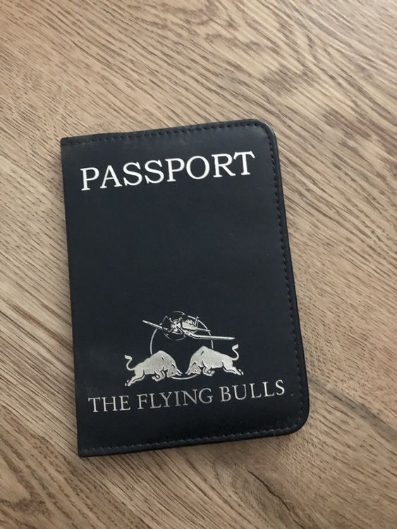 Red Bull Flying Bulls Passport Hülle (Gebraucht) in Turgi für CHF 5 ...