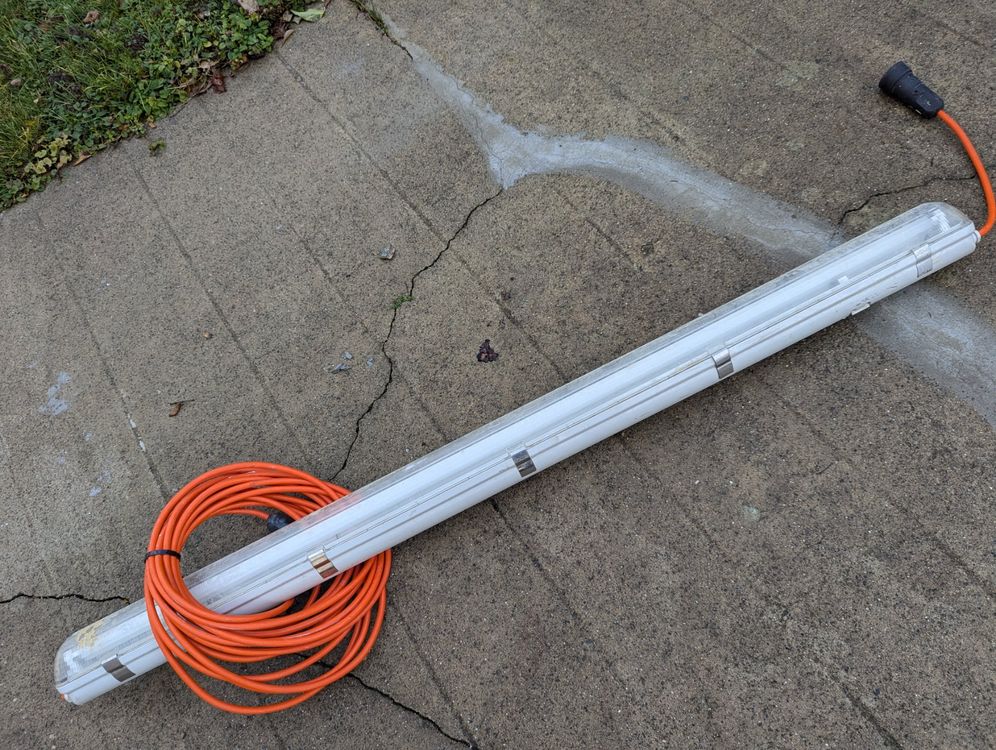 Structure néon avec rallonge (Gebraucht) in Concise für CHF 25 – nur ...