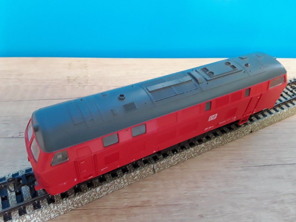 Modelleisenbahn _ Roco _ Lokomotive BR215 DB _ Spur H0 (Defekt) in Uerikon für CHF 37 – mit ...