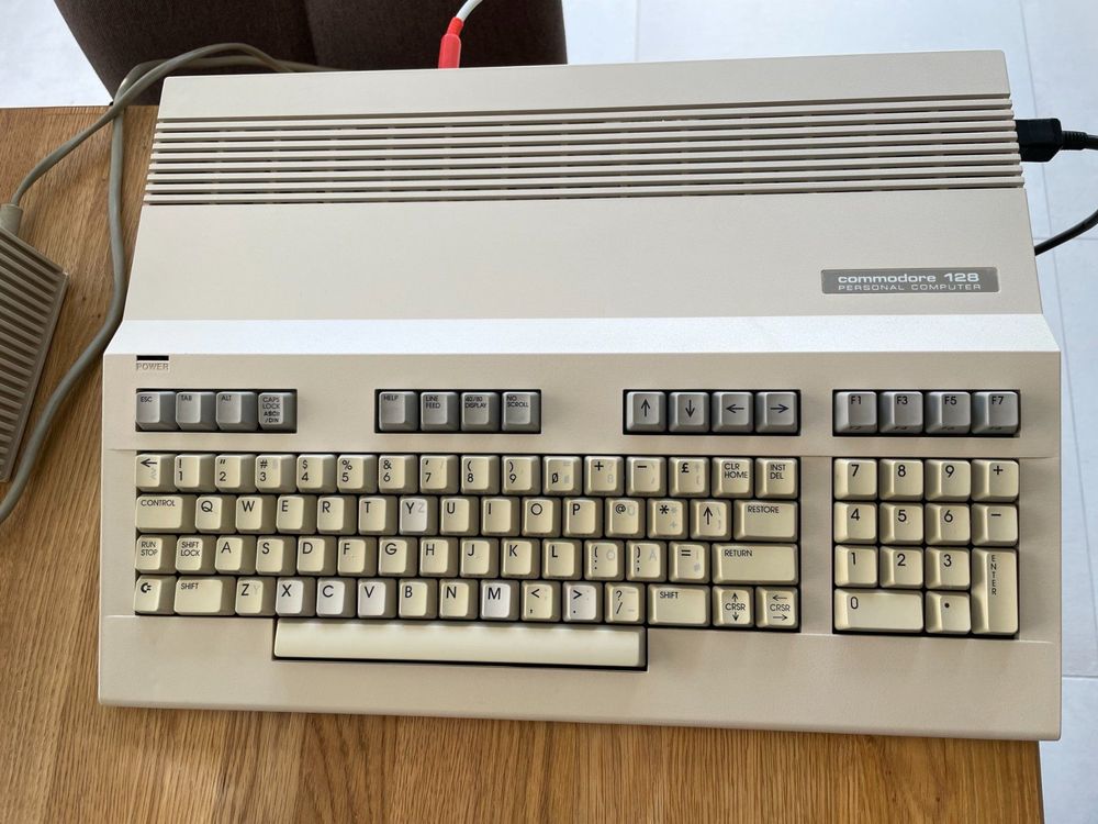 Commodore 128 - Baujahr 1985 (Gebraucht) in Niederweningen für CHF 155 ...