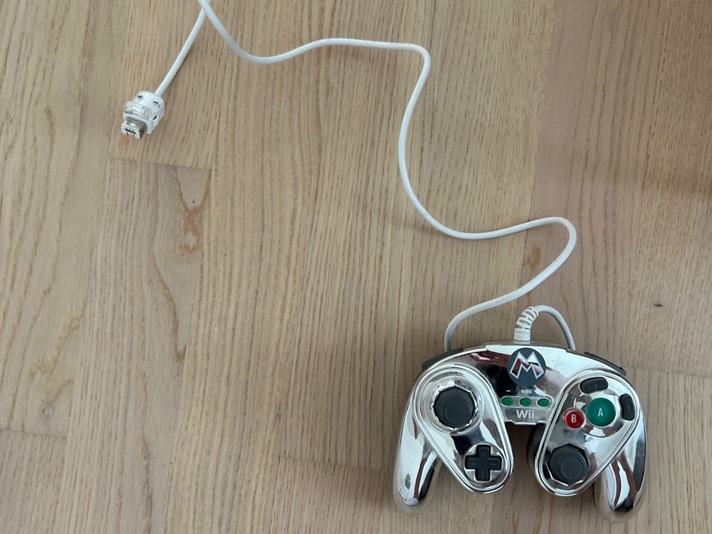 Nintendo Wii / Wii U - Fight Pad - Metal Mario (Gebraucht) in Bülach ...